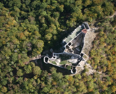 Perspektívy Hradu Uhrovec - Obnova s.r.o.